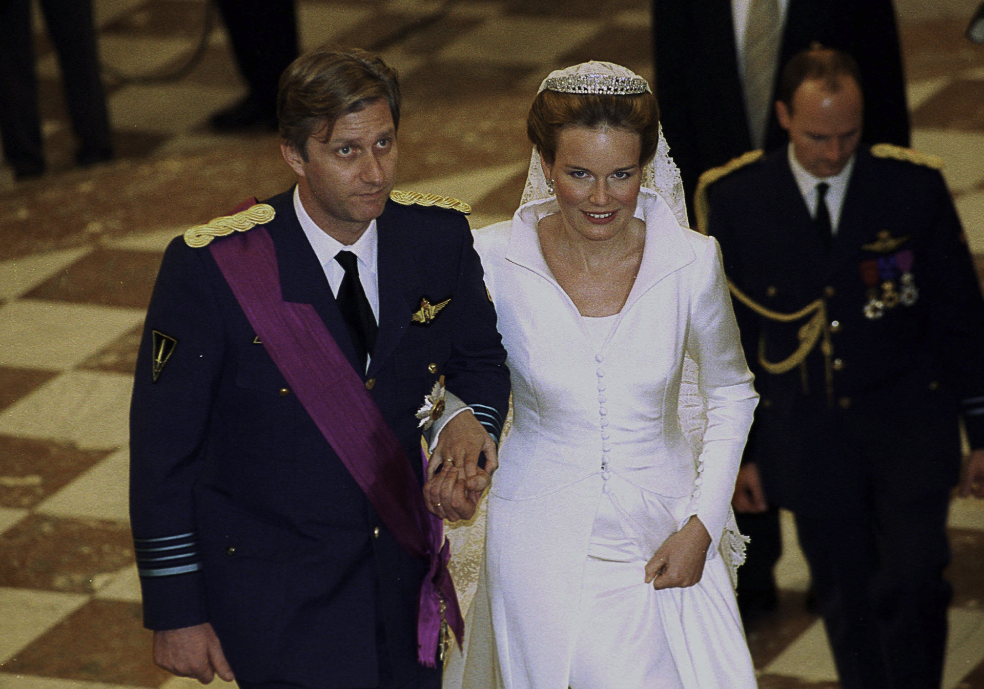 Sombere koning Filip: “dit is het enige wat ons kan redden”