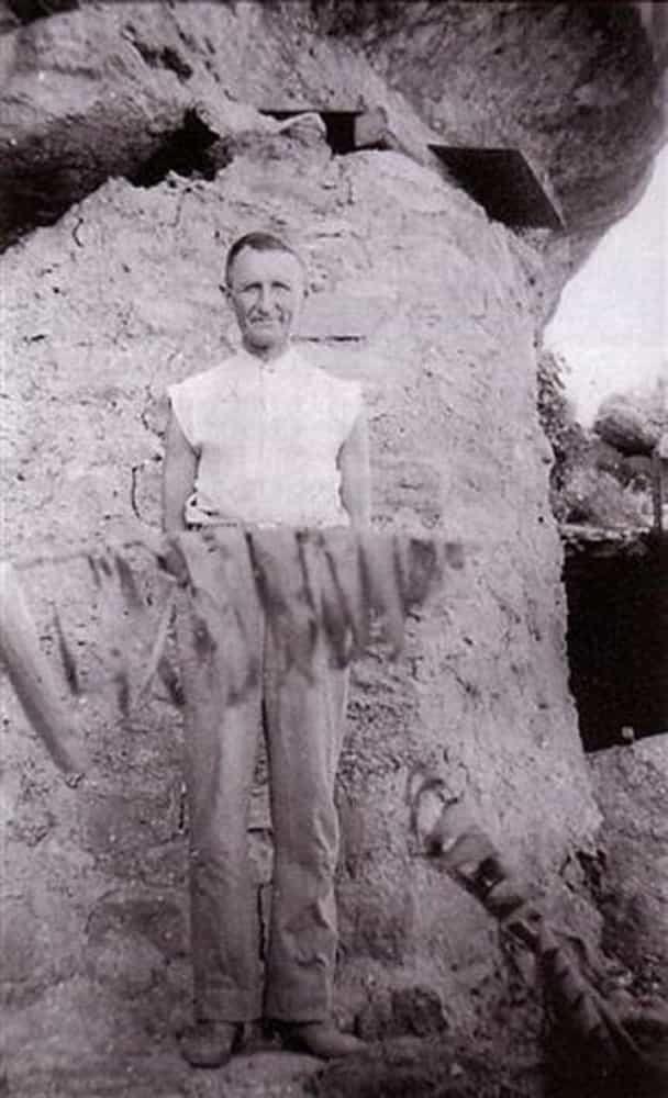 The man who lives atop a pillar, and other hermits