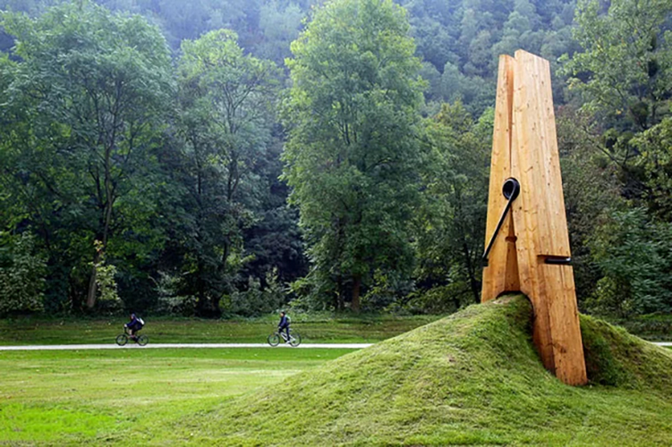 Estátuas de formatos curiosos se tornam atrações turísticas ao redor do ...