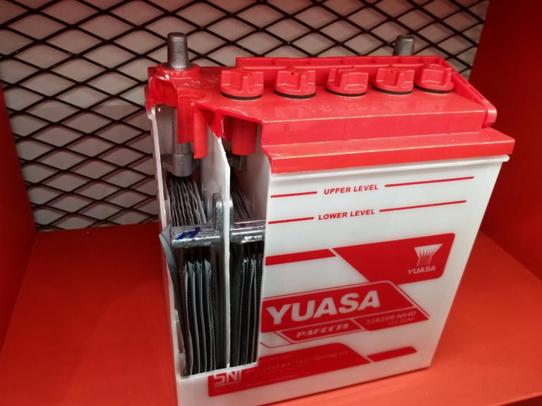 Wajib Tahu Nih, Aki Mobil Mulai Soak Tanda-tandanya Seperti Ini