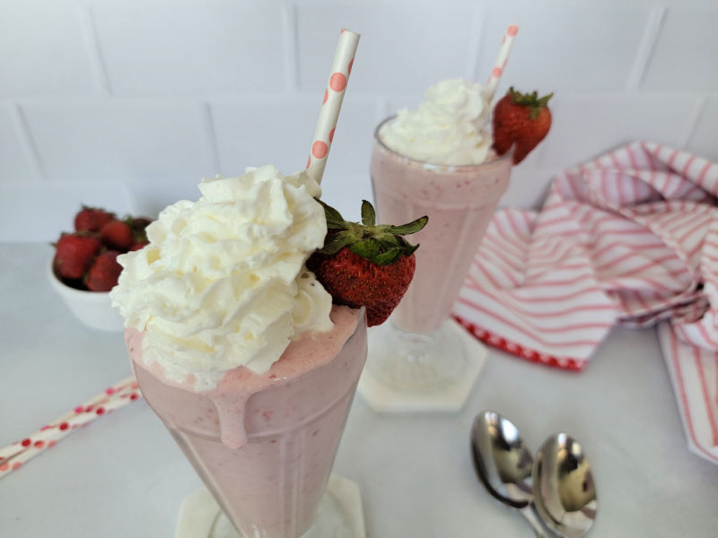 Easy strawberry milkshake recipe everyone will love