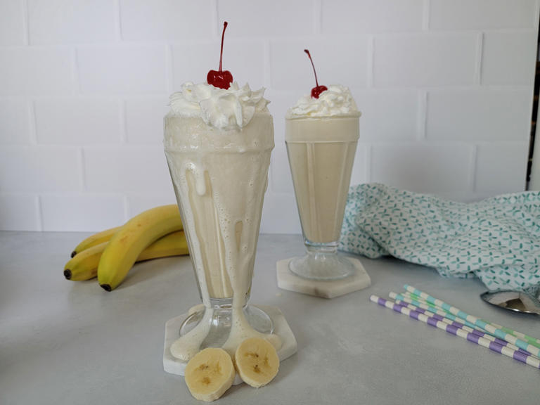 Easy Banana Milkshake Recipe