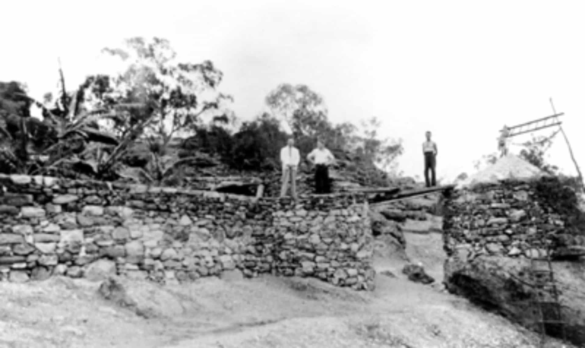 O homem que vive no topo de um pilar e outros eremitas do passado e do ...