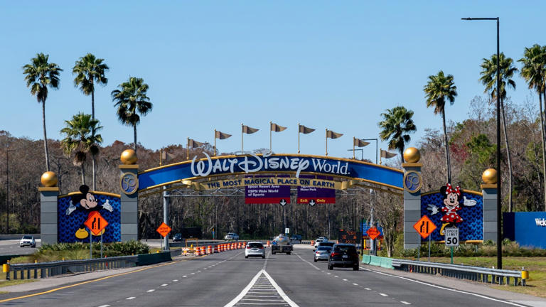 Disney Says Its Parks Are Still Within Reach for the Middle Class — 2 ...
