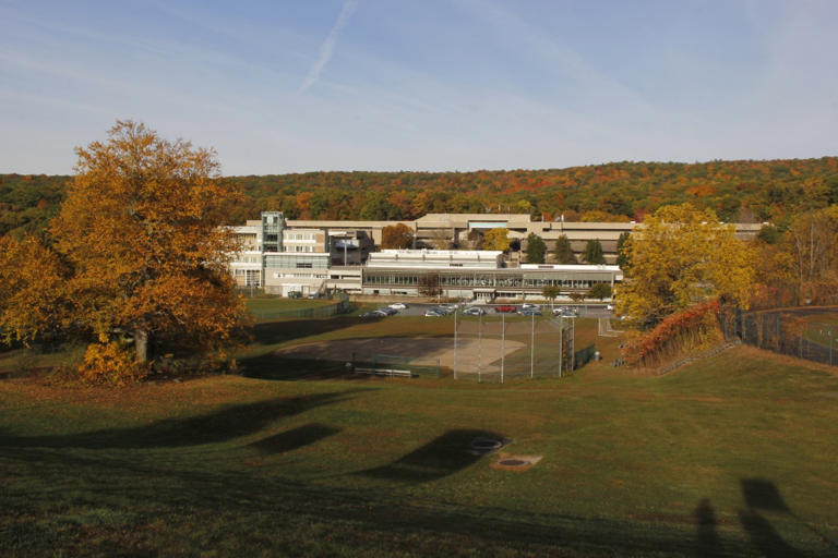 HCC honors faculty and staff at annual awards ceremony