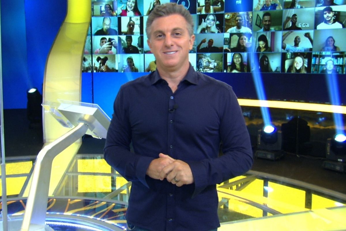 Confira 25 apresentadores de televisão que fizeram história no Brasil