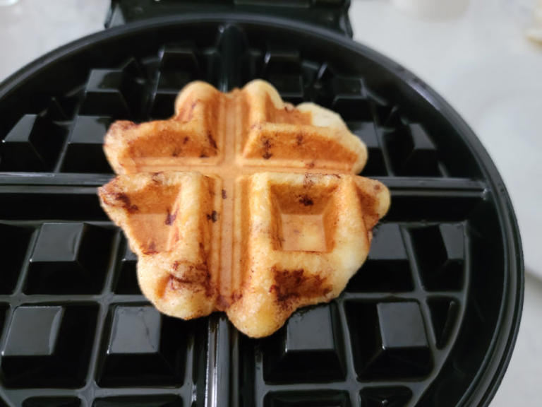 How to make cinnamon roll waffles