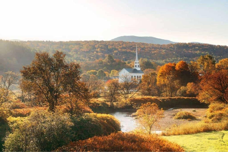 30 Beautiful Places in Vermont to See Autumn in all its Glory