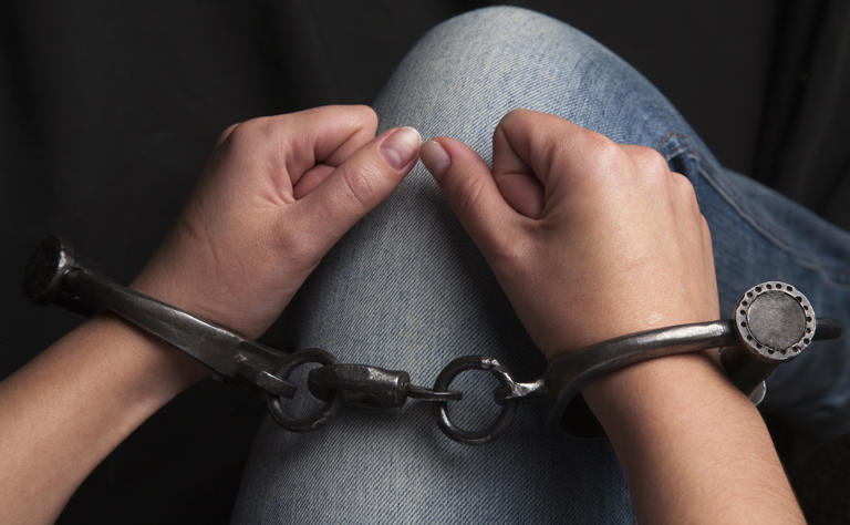 Teen taken into custody after threatening to jump from OC freeway