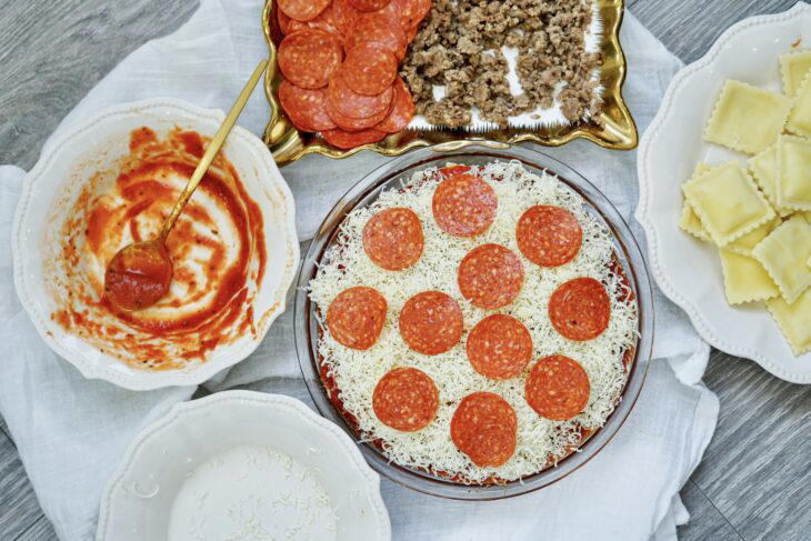 Ravioli Pizza Bake: A Quick and Delicious Dinner Idea