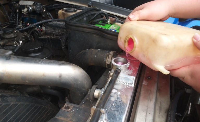 Ternyata dampak air radiator masuk ke ruang bakar mobil bekas gak main-main