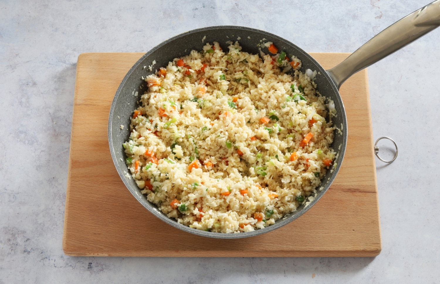 Super leicht und kalorienarm: Blumenkohlreis mit Garnelen