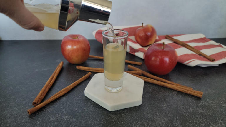 Easy Apple Pie Shot Recipe