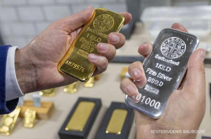 Harga Emas Naik 2,5% Sepekan Saat Dolar AS Anjlok Akibat Pernyataan Trump Harga Emas Naik 2,5% Sepekan Saat Dolar AS Anjlok Akibat Pernyataan Trump