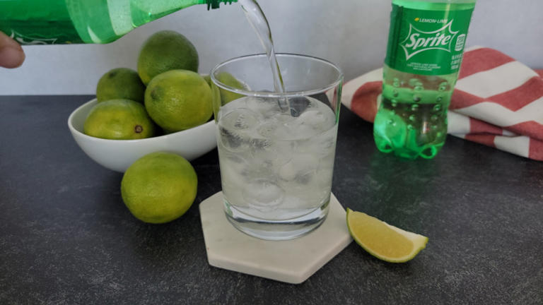 Easy two-ingredient rum and Sprite cocktail recipe