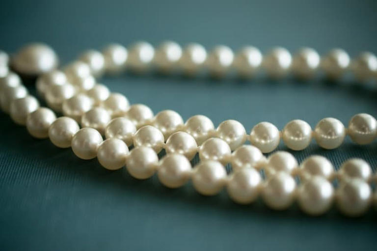 5 Stylish Ways to Wear Pearls for Any Occasion