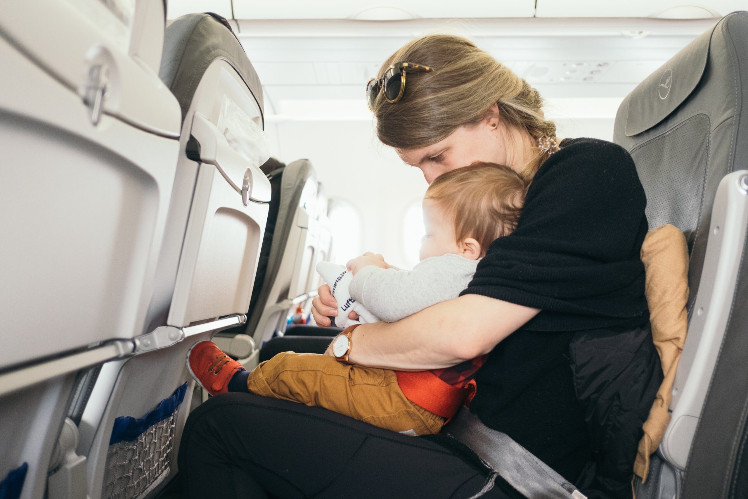 5 important tips for traveling by air with children