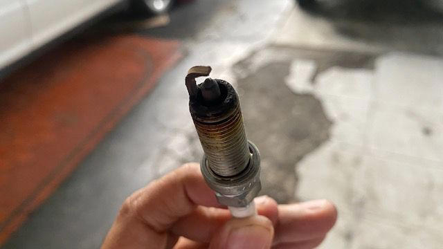 Kapan Waktu yang Tepat Ganti Busi Mobil? Kenali Tanda-tanda Ini