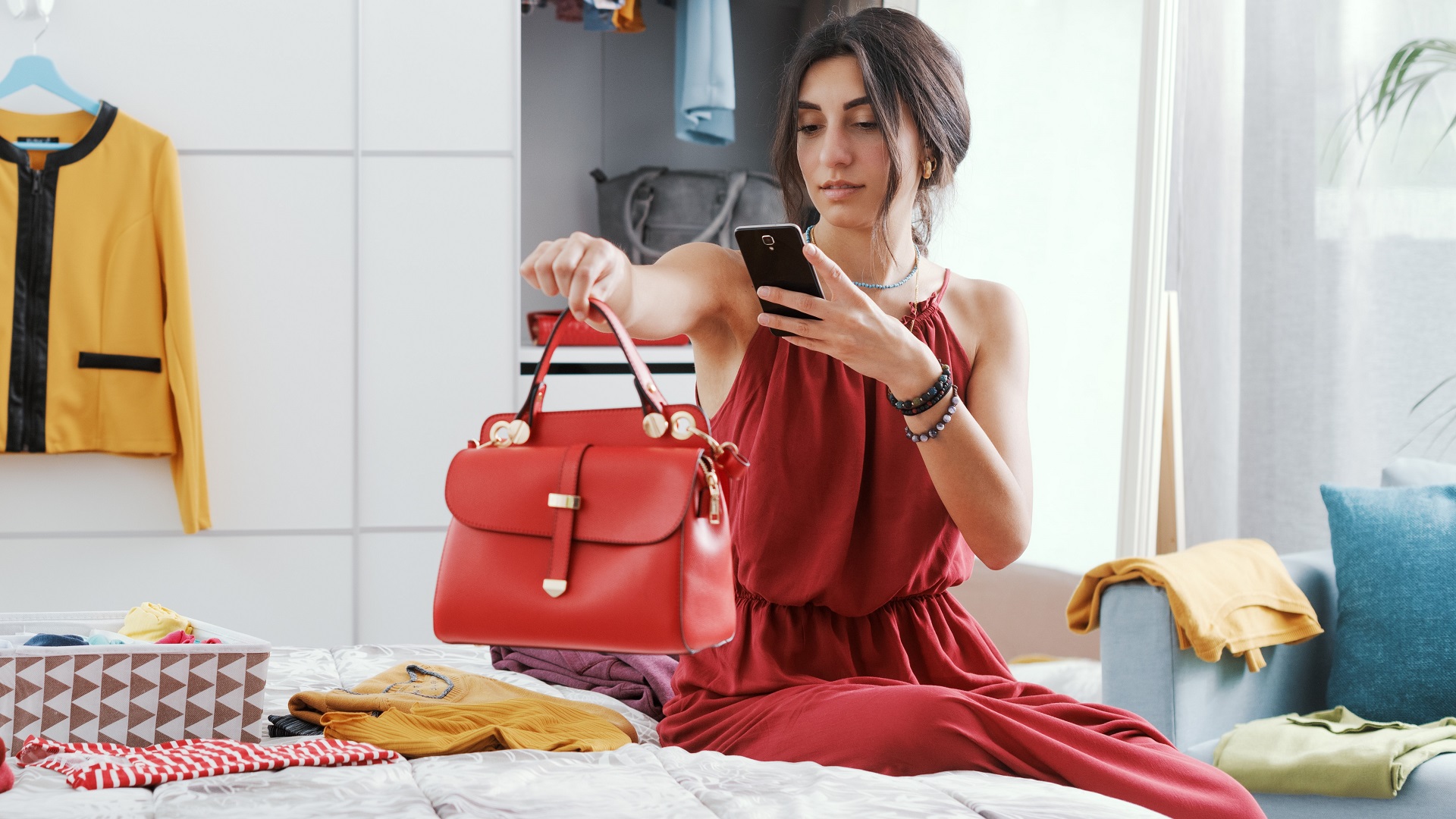 Things To Sell To Make Money: 16 Easy Ideas That Work in 2025