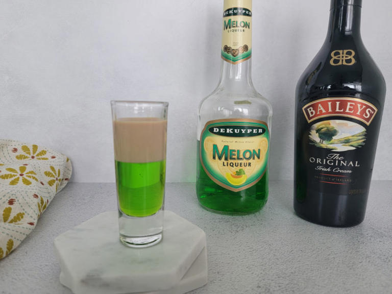 Easy Irish Frog Layered Shot Recipe