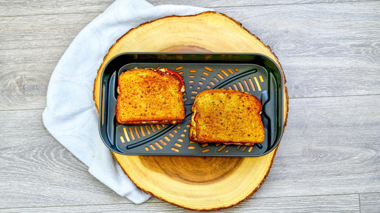 Gourmet Grilled Cheese With Goat Cheese and Strawberries (Easy Air ...