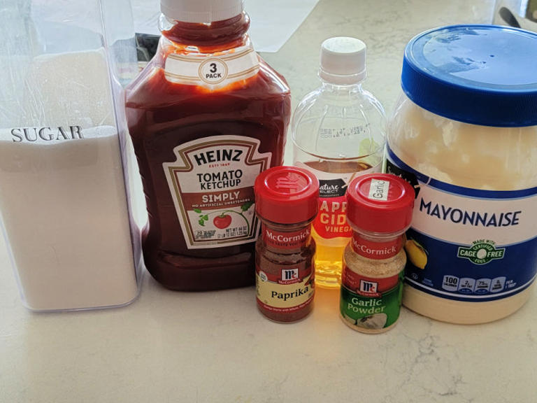 Yum Yum Sauce Recipe (Quick And Easy)