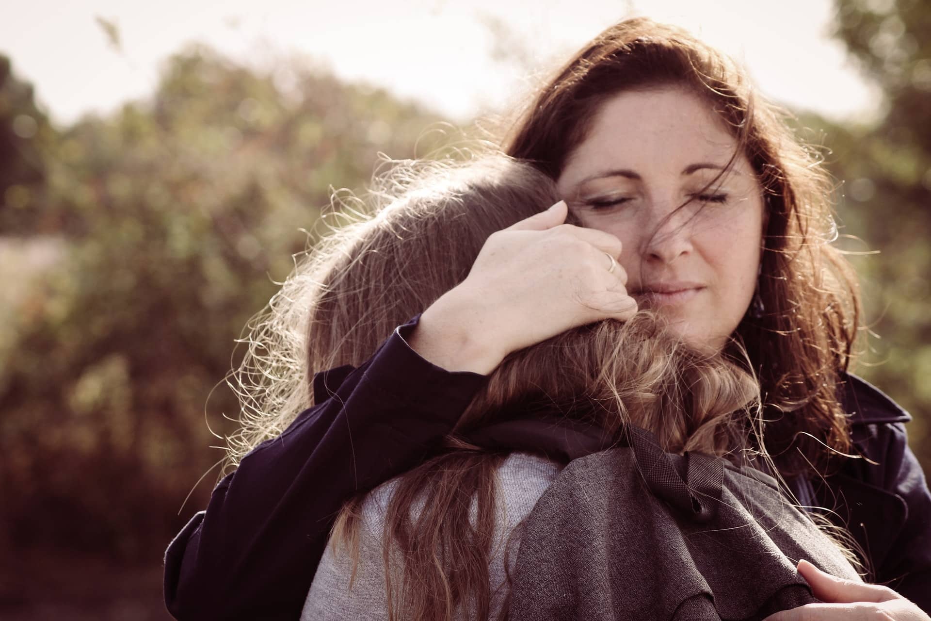 5 Important Ways to Help Comfort a Grieving Loved One