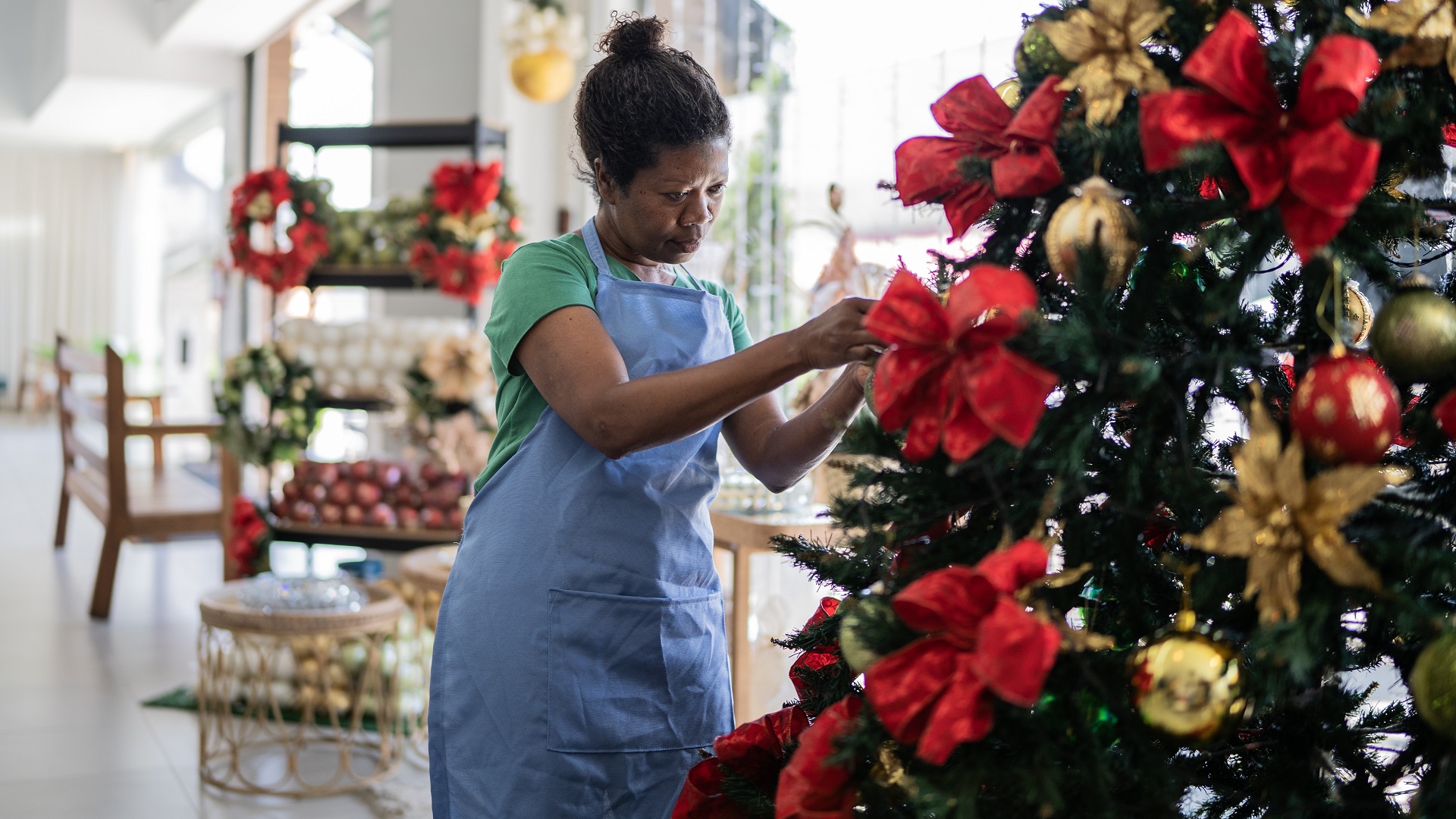 8 Companies Hiring Seasonal Workers — How Much Are Amazon, Target and ...