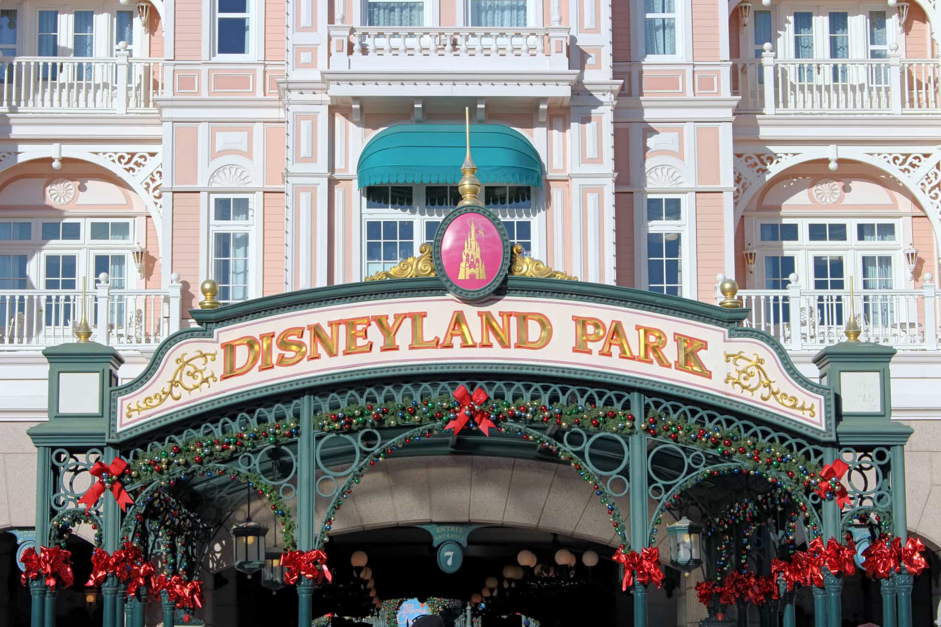The most bizarre Disney park rules employees must follow