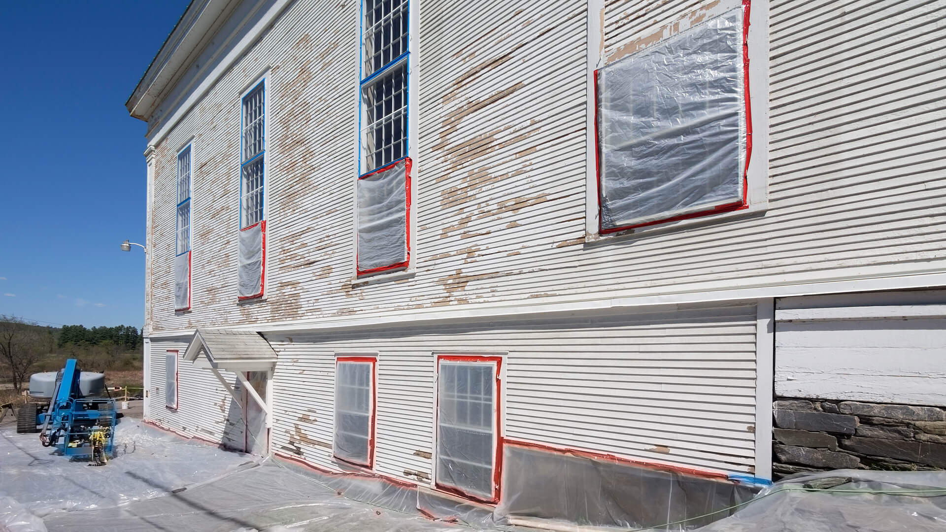 What Is a HUD Home and Who Qualifies To Buy One?