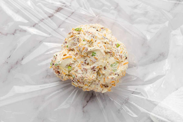 Easy Pecan Bacon Cheeseball Recipe