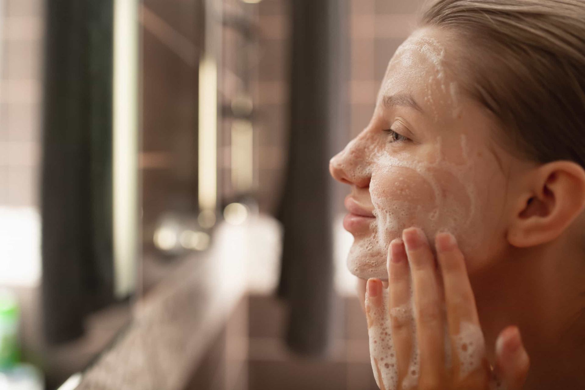 Rutinas de cuidado facial que te están dañando la piel