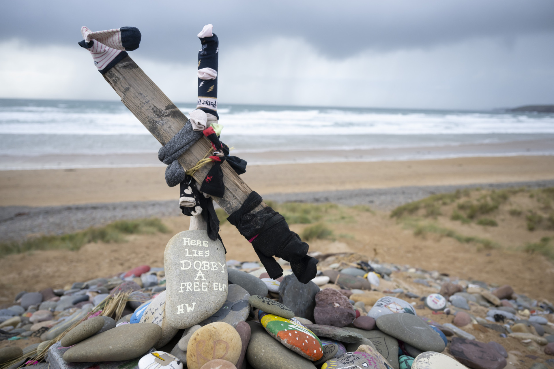 Strange things people leave at the graves of famous figures