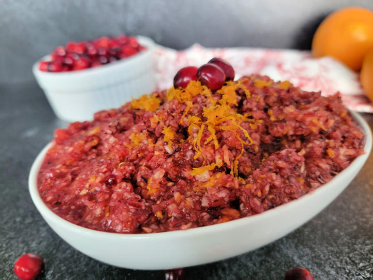 Fresh Cranberry Orange Relish Recipe (Quick and Easy)