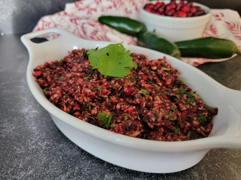 Fresh Cranberry Salsa Recipe (Quick and Easy)