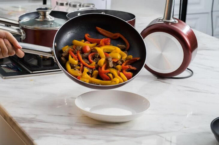 Ceramic Versus Traditional Non-Stick Cookware: The Differences Explained