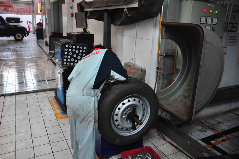 Jelang Tahun Baru, Ini Pentingnya Spooring dan Balancing Ban Mobil