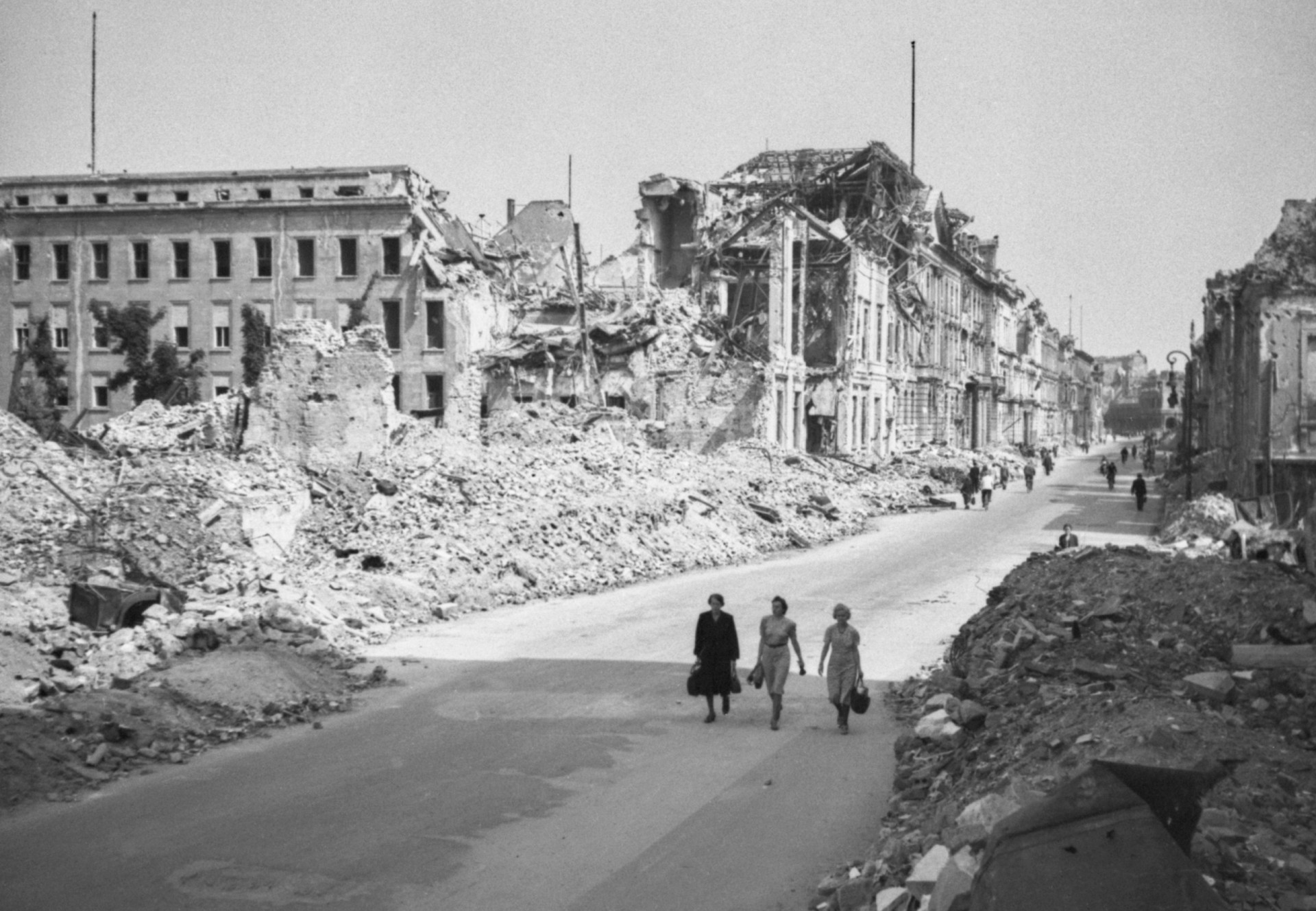 Warum ist der Faschismus eine so brutale Ideologie?