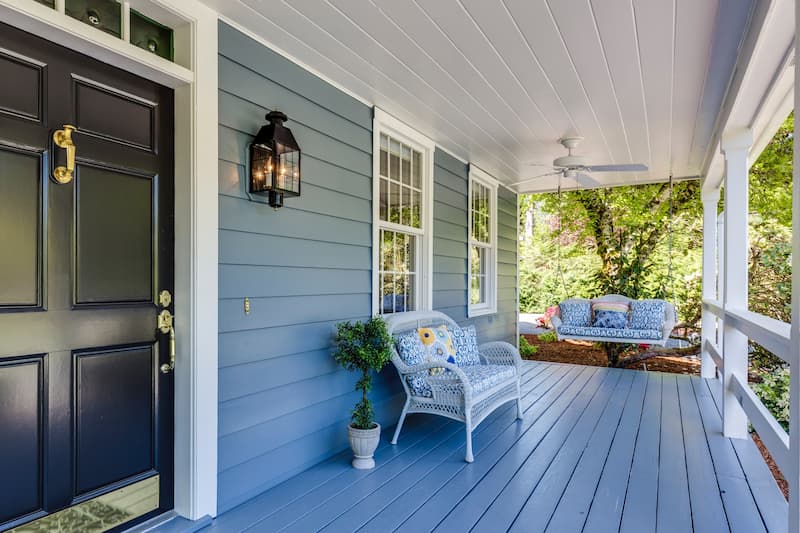 Give Your House a Facelift: 6 Smart Ways to Update the Exterior of Your ...