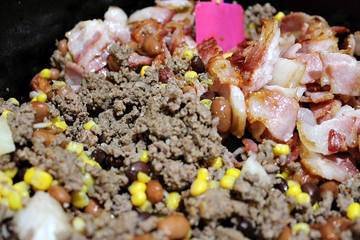 Easy Weeknight Slow Cooker Ground Beef Chili!