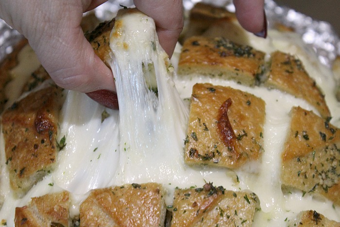 Pull Apart Cheesy Garlic Bread! Easy Italian Dinner Side Dish!
