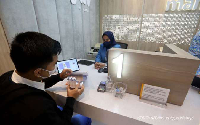 Nasabah Wajib Cek Kurs Dollar-Rupiah di Bank Mandiri pada Senin (13/5) Nasabah Wajib Cek Kurs Dollar-Rupiah di Bank Mandiri pada Senin (13/5)