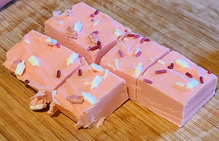 Easy strawberry 2 ingredient fudge!