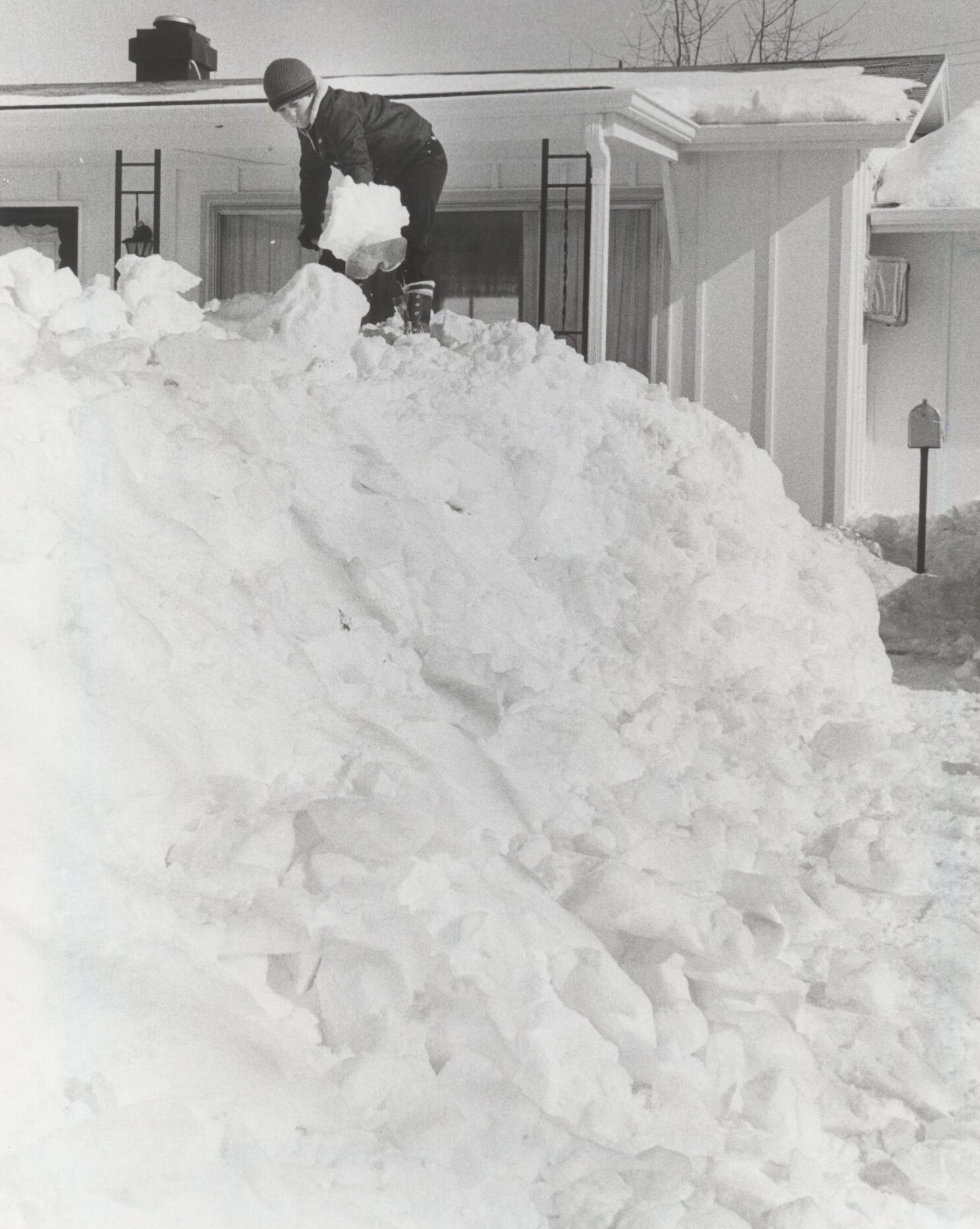 Blizzard of '78 hit Indiana with snowdrifts, strandings, and babies ...