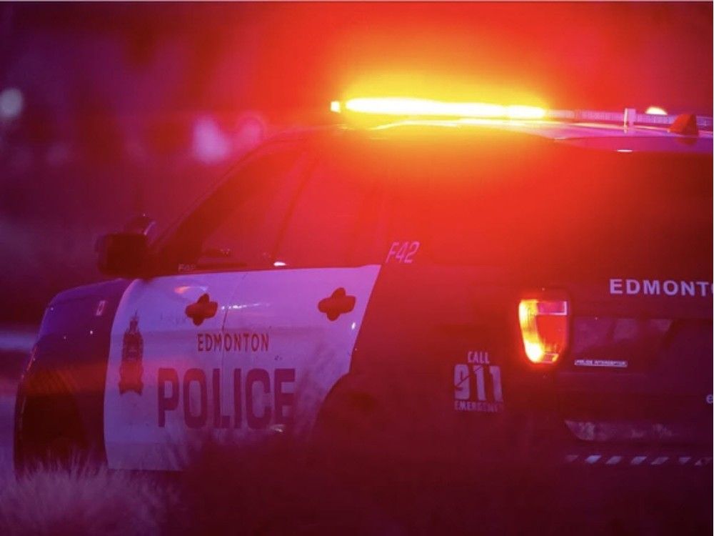 Woman shot at northeast Edmonton townhouses, homicide police investigating