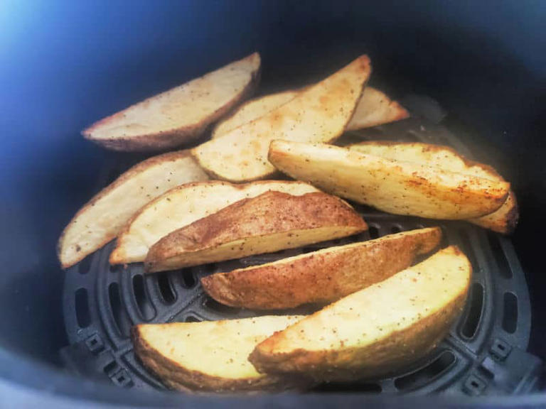 How to make Air Fryer Potato Wedges!