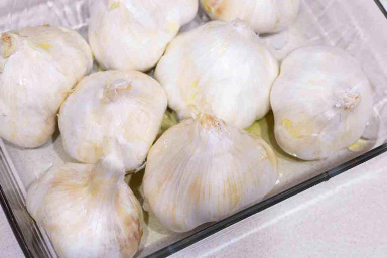 Roasted Garlic Bacon Potato Chowder