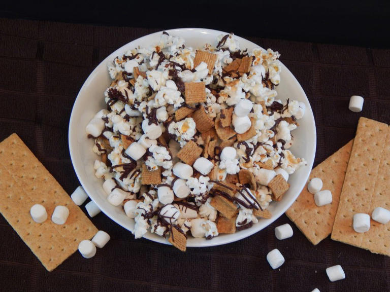 Easy & Delicious S'Mores Popcorn