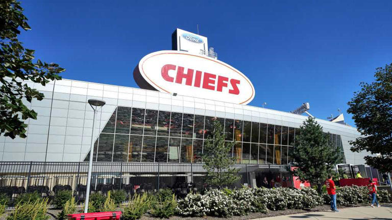 Chiefs Owner Clark Hunt, President Mark Donovan talk stadium plans on ...