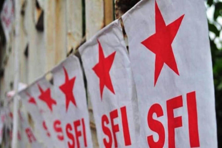 SFI stages protests against Governor at Kerala University